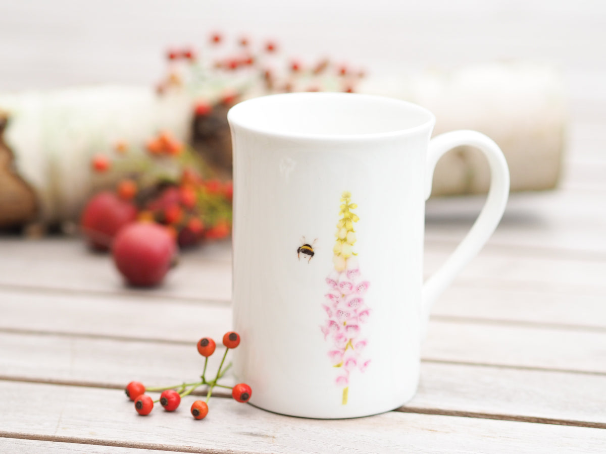 Porzellantasse "Fingerhut mit Hummel" – Helle Tage